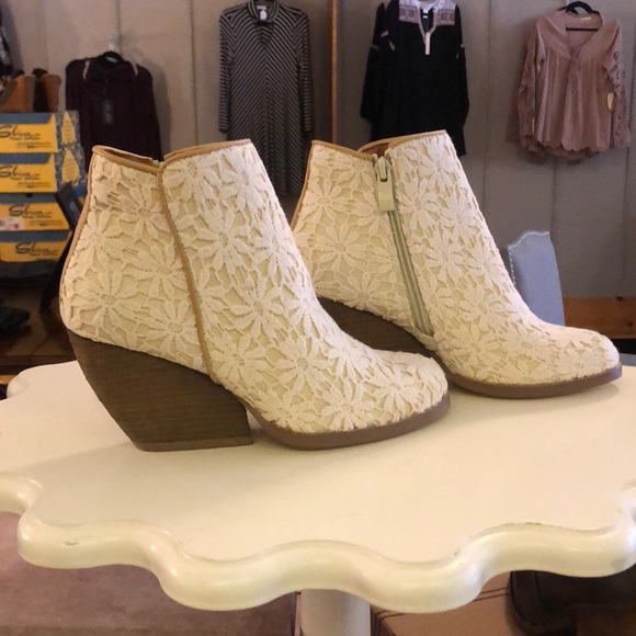 Very Volatile | Shoes | Ivory Booties | Poshmark